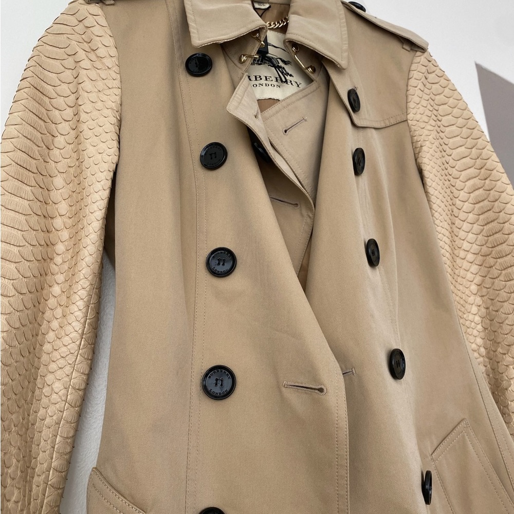 Burberry Gabardine Trench Coat With Python Sleeves - Gem